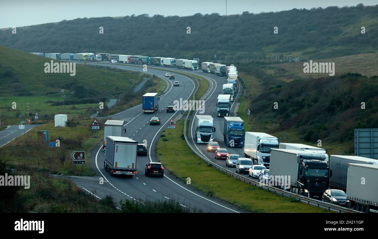 HGV Lorries queue on the M20 motorway outside Dover, the U.K.s largest ...
