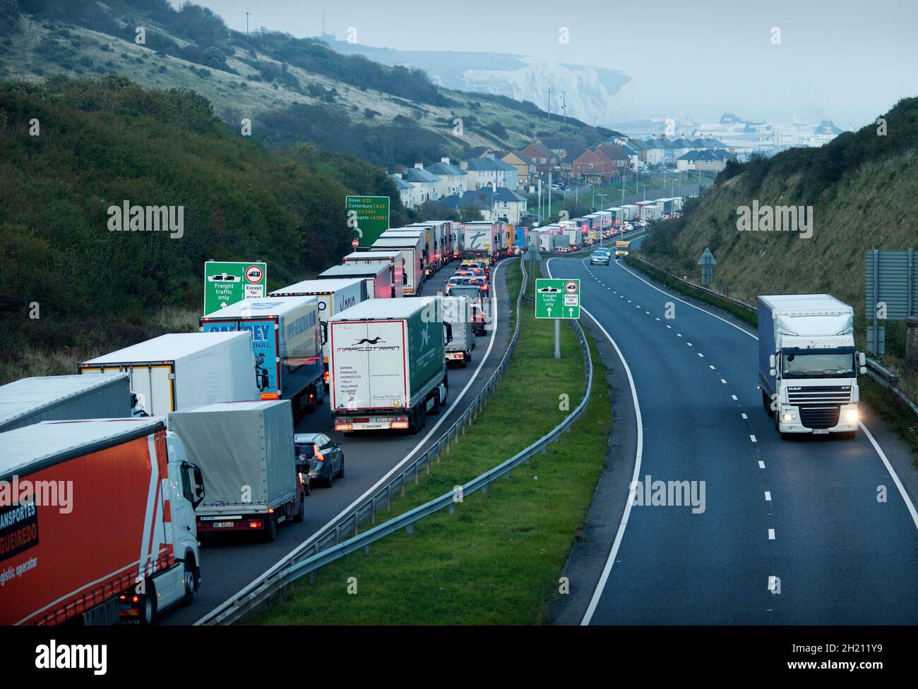 HGV Lorries queue on the M20 motorway outside Dover, the U.K.s largest ...