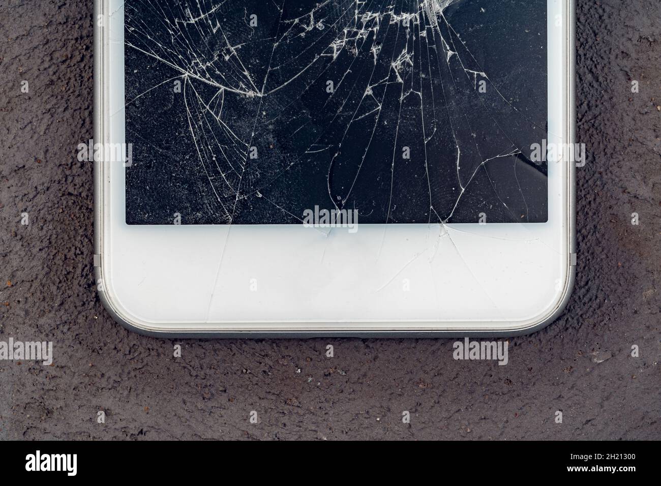 Mobile smartphone with broken screen close up Stock Photo - Alamy