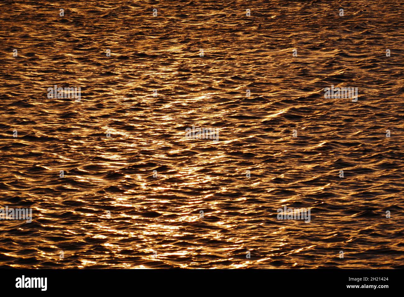 Shimmering waves hi-res stock photography and images - Alamy