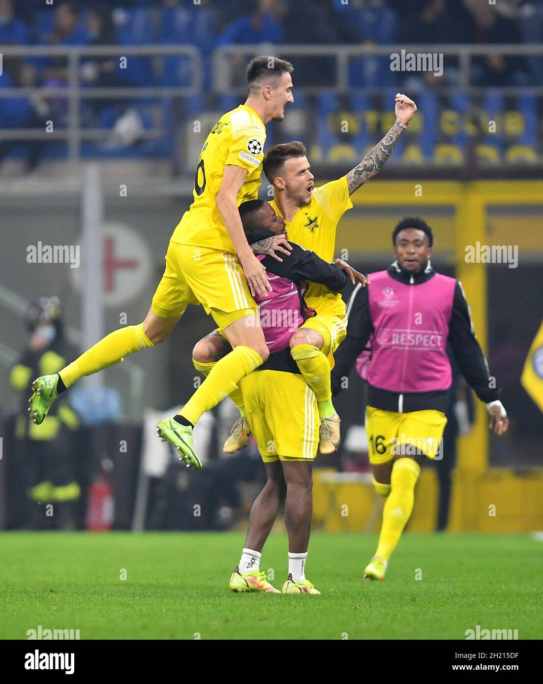 Sébastien thill champions league hi-res stock photography and images ...