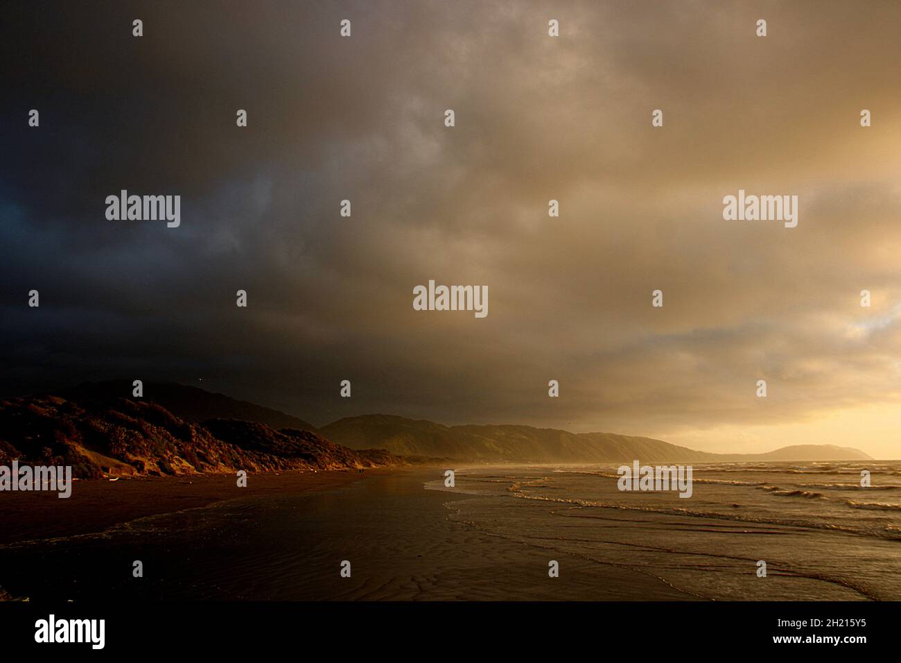 Sunset at Whareroa Beach, Paraparaumu, New Zealand Stock Photo - Alamy