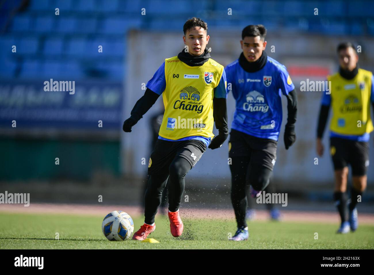 Ulaanbaatar, Mongolia. 19th Oct, 2021. Thanawat Suengchittawon(L) of ...