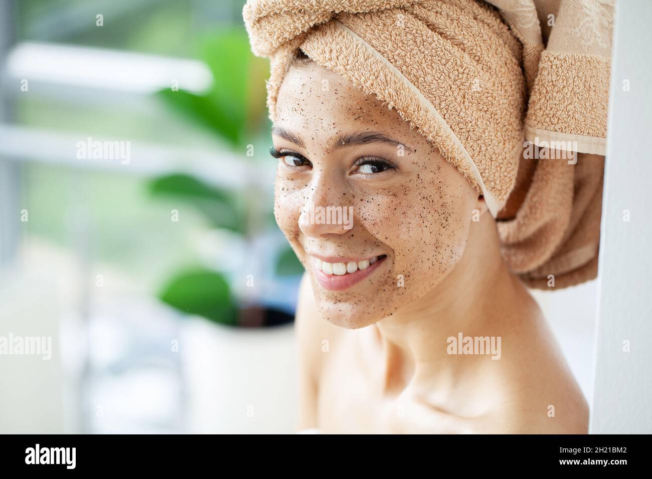 Young beautiful girl applying facial scrub mask on skin Stock Photo - Alamy