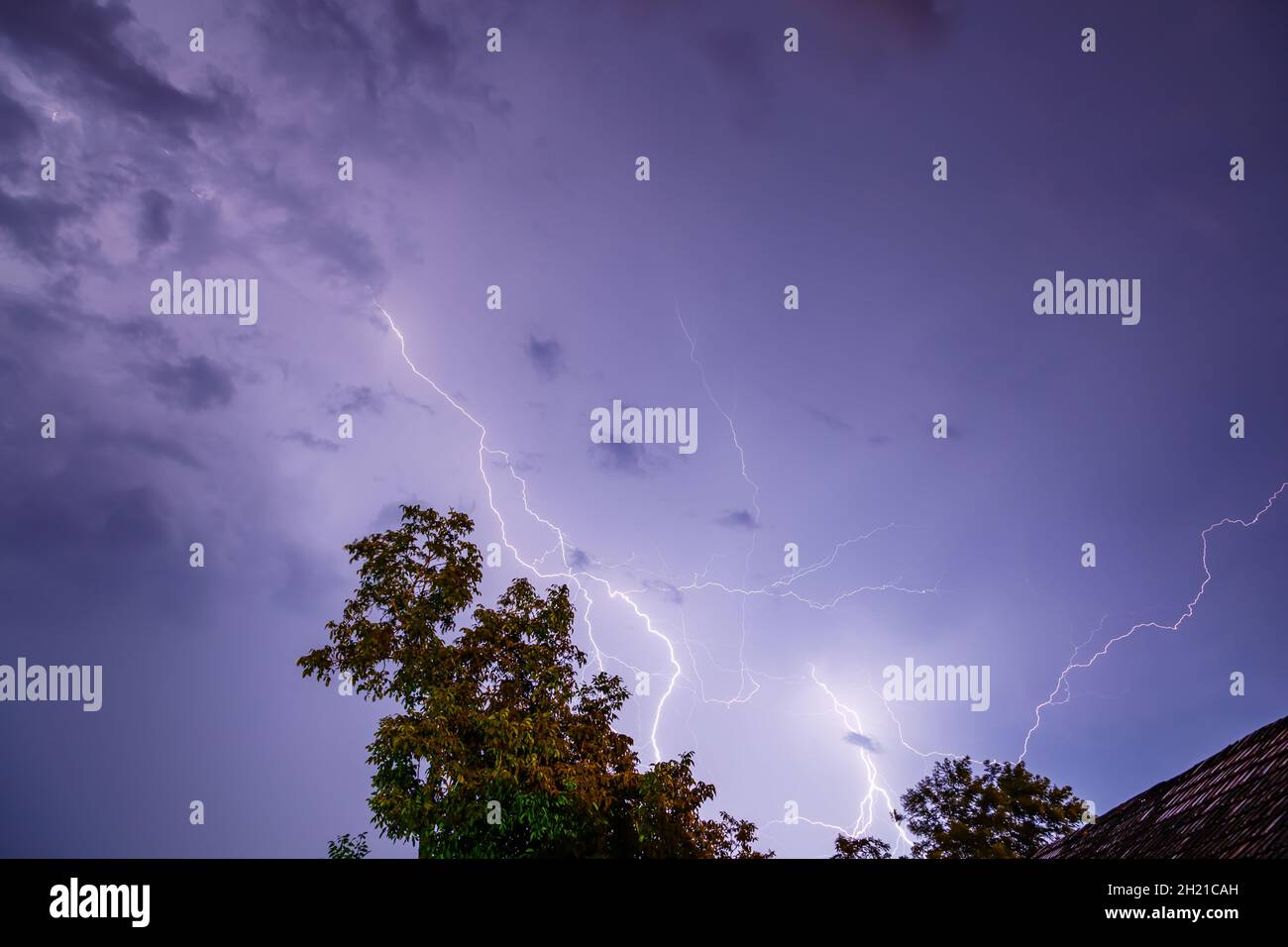 Garden storm lightning hi-res stock photography and images - Alamy