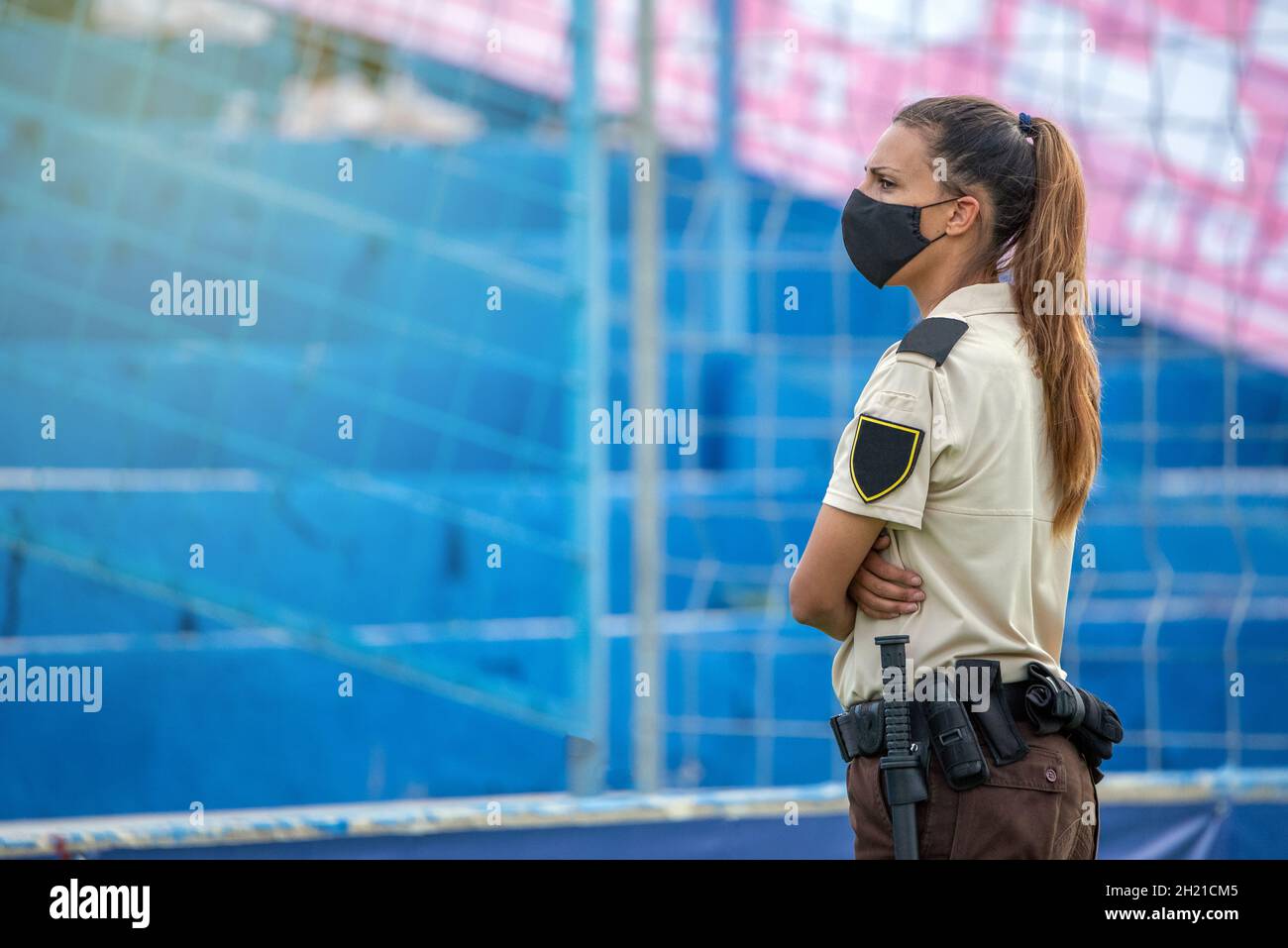 Stares at screen hi-res stock photography and images - Alamy