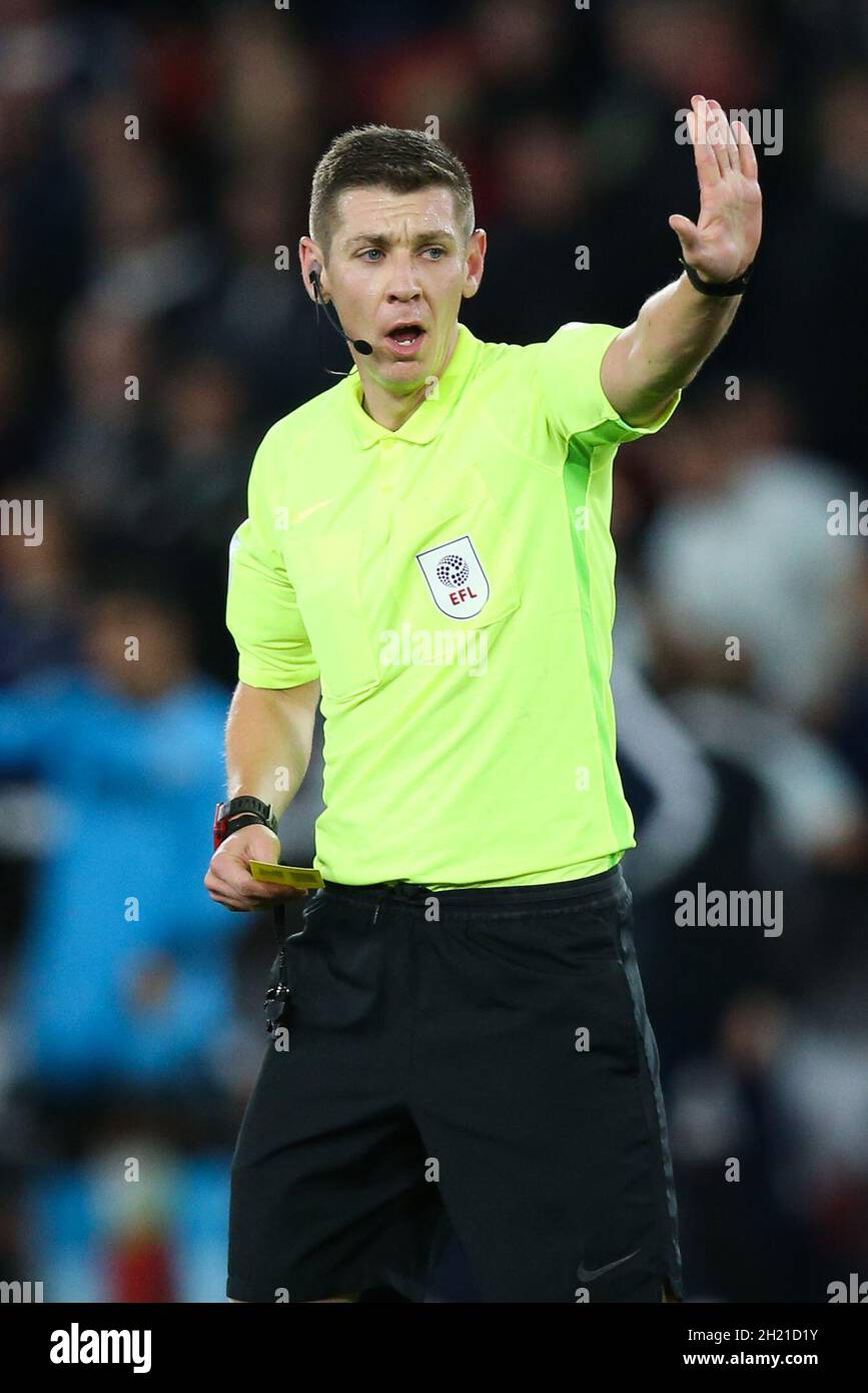 Sheffield, England, 19th October 2021. Referee Matt Donohue during the ...
