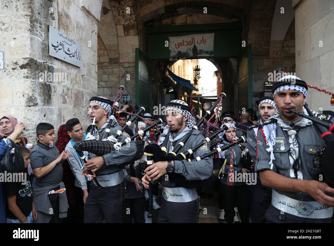 Jerusalem. 19th Oct, 2021. Palestinians participate in a celebration ...