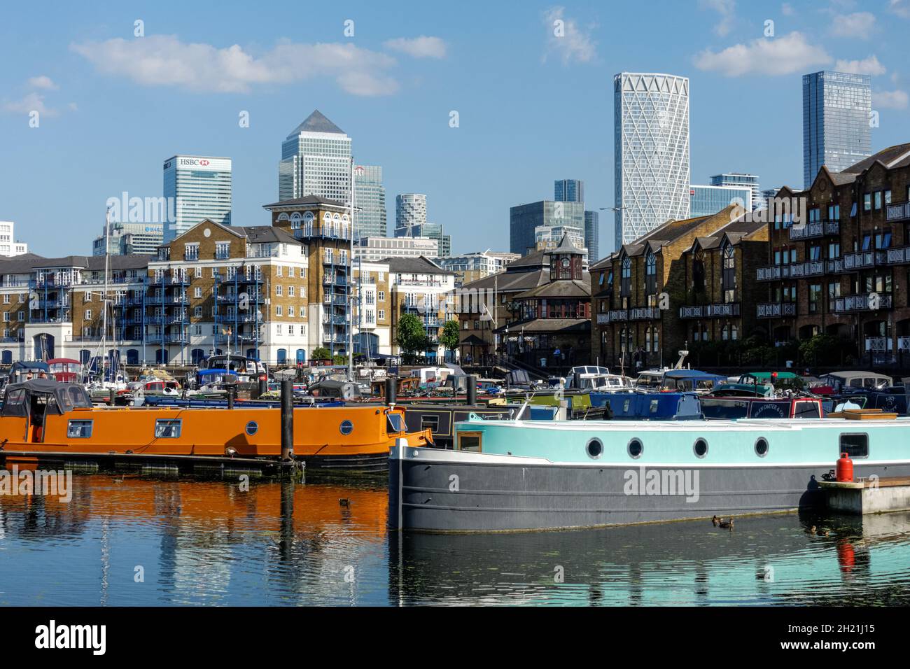 Modern house boats mooring hi-res stock photography and images - Alamy