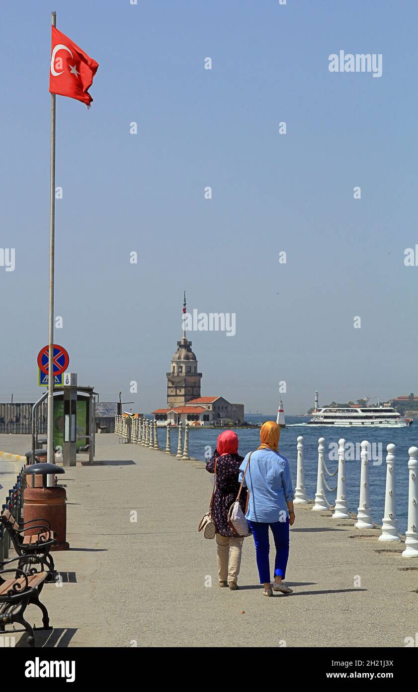 Turkish ladies walking hi-res stock photography and images - Alamy