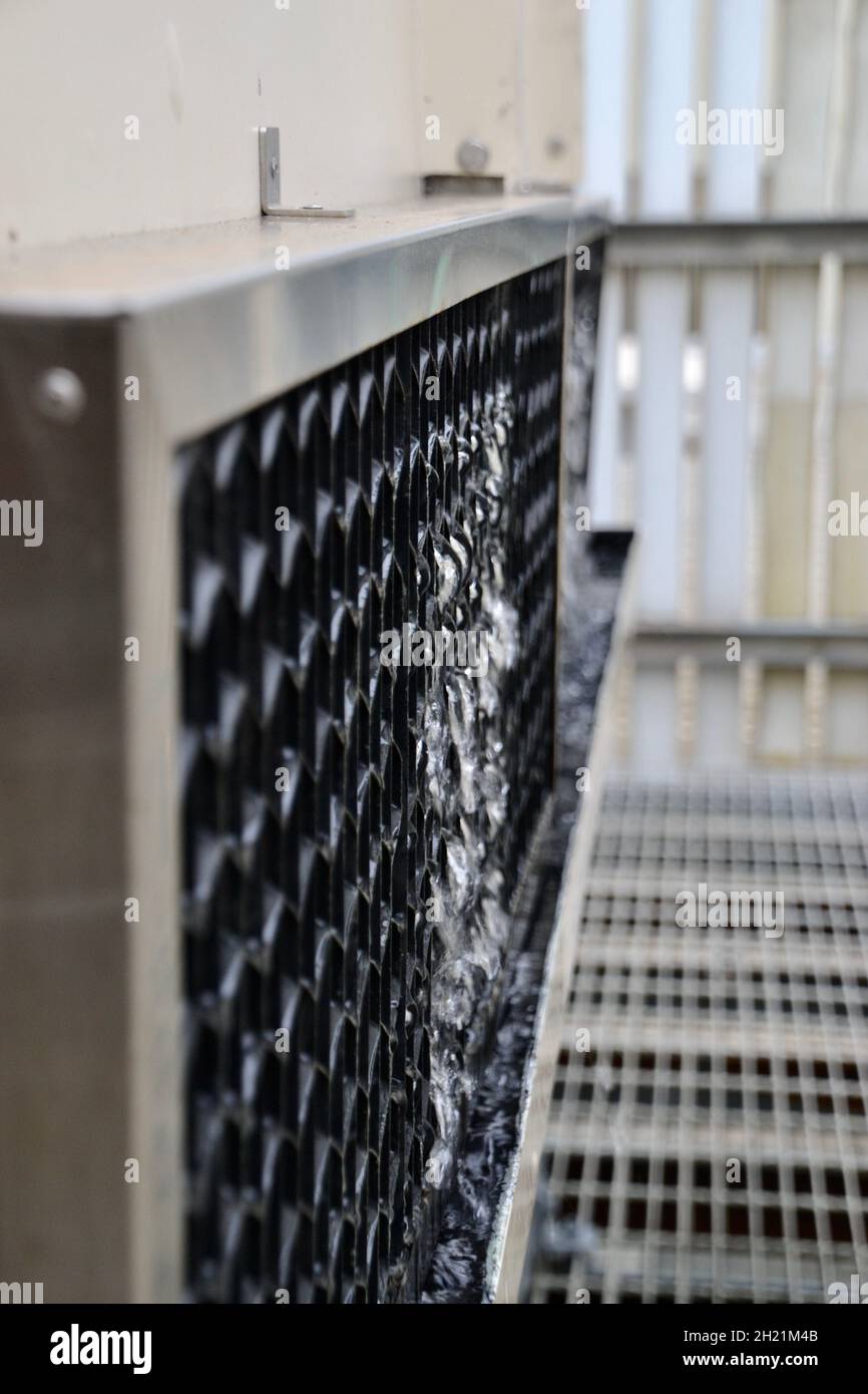 Metal water tower hi-res stock photography and images - Alamy