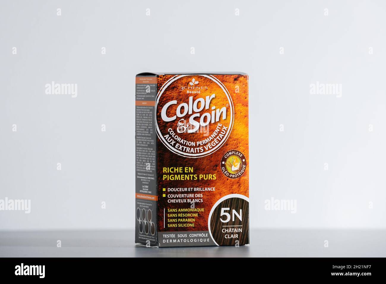 Package of Color and Soin hair dye color made in France Stock Photo - Alamy