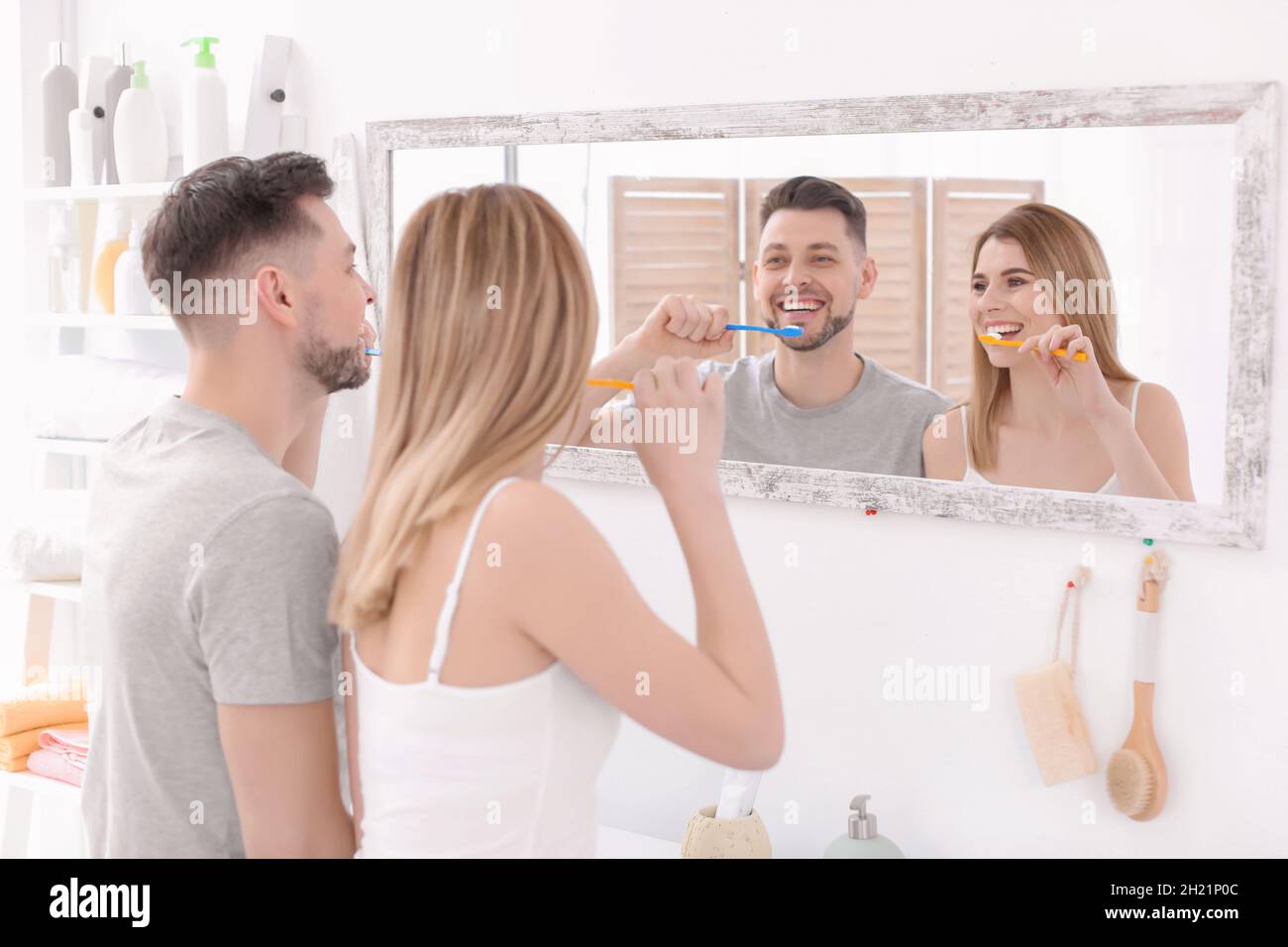 Young couple brushing teeth together in bathroom Stock Photo - Alamy