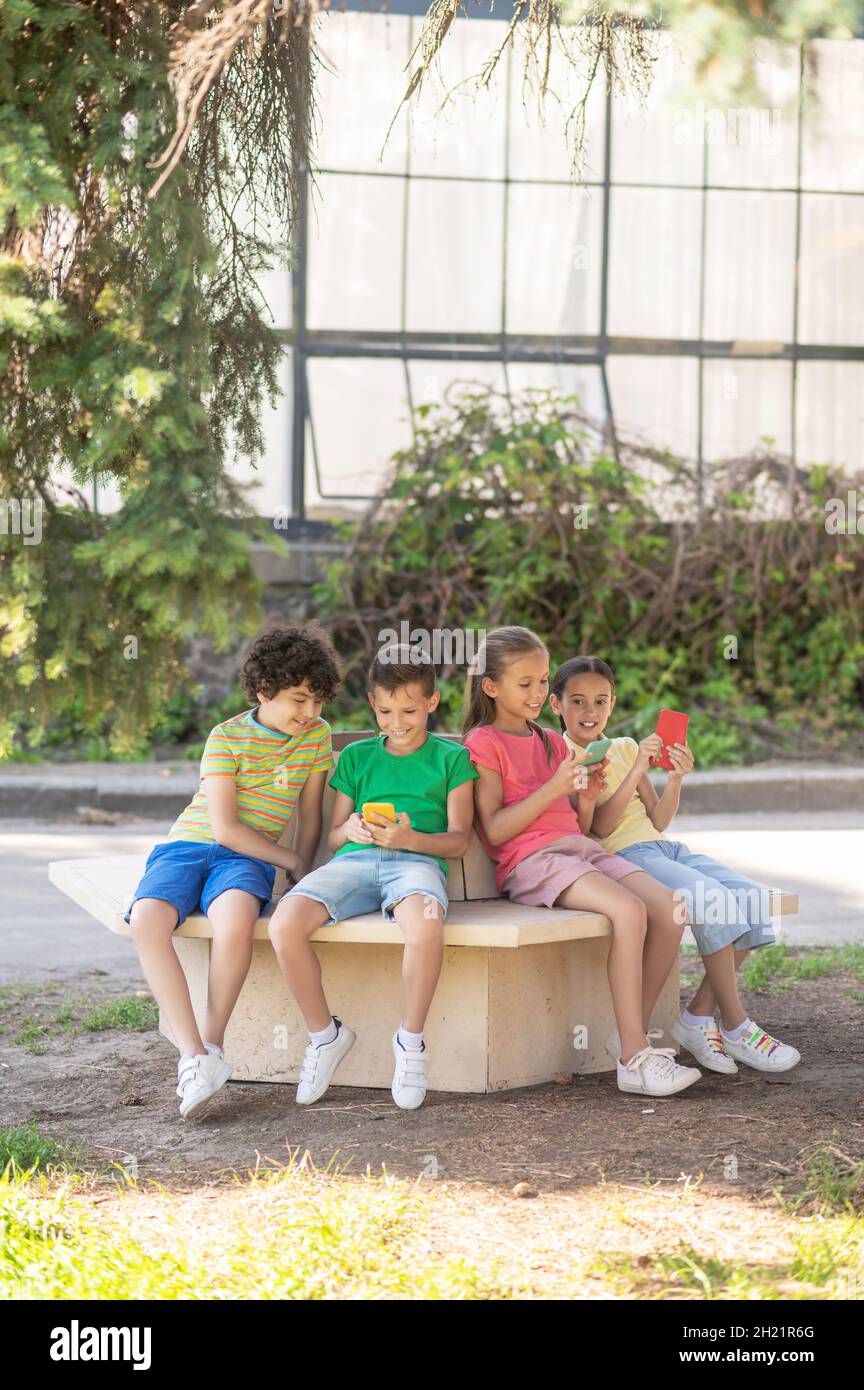 Children online hi-res stock photography and images - Alamy