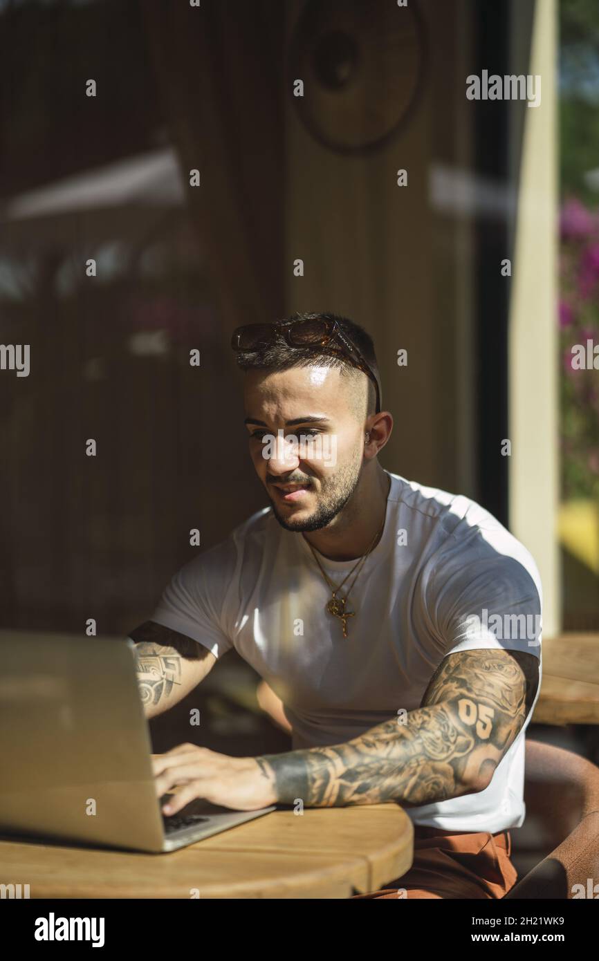 Portrait attractive working man hi-res stock photography and images - Alamy