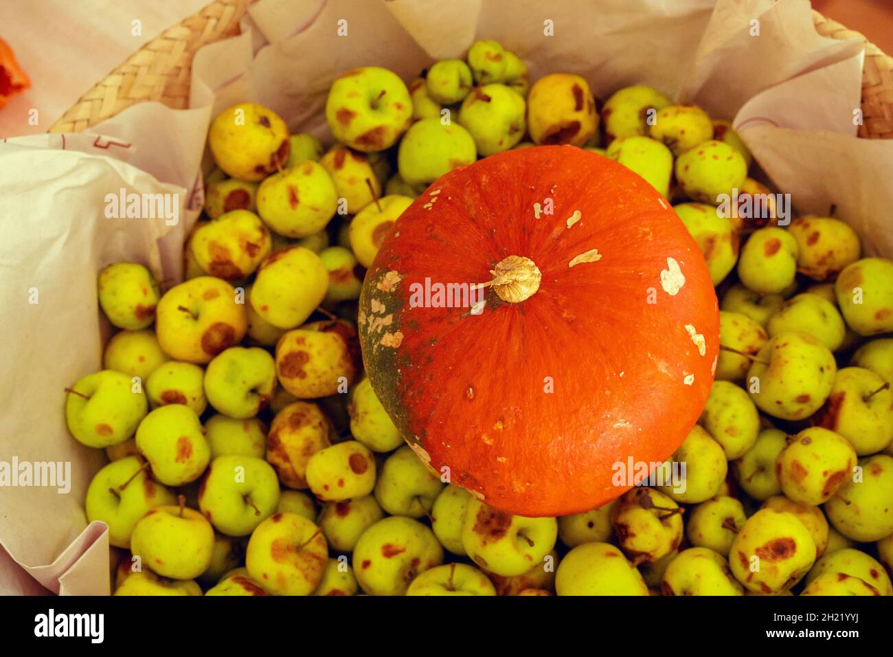 Basket with small green apples close up Stock Photo - Alamy