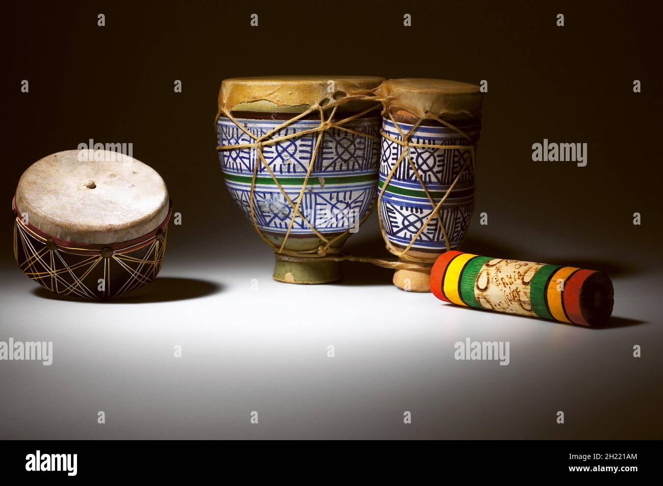 Moroccan musical instruments hi-res stock photography and images - Alamy