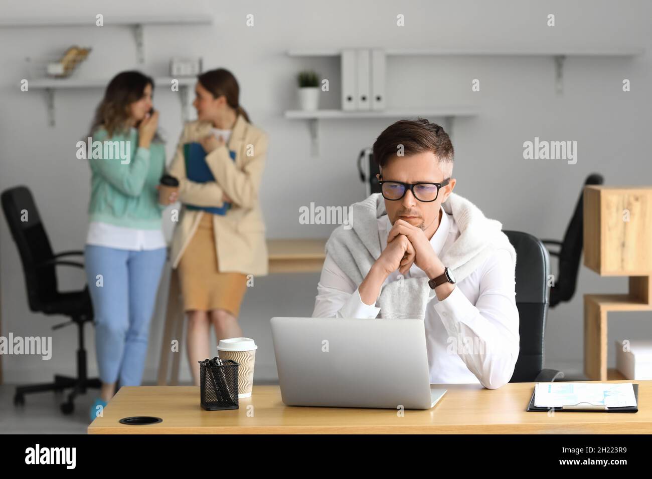 Women office bullying gossip hi-res stock photography and images - Alamy