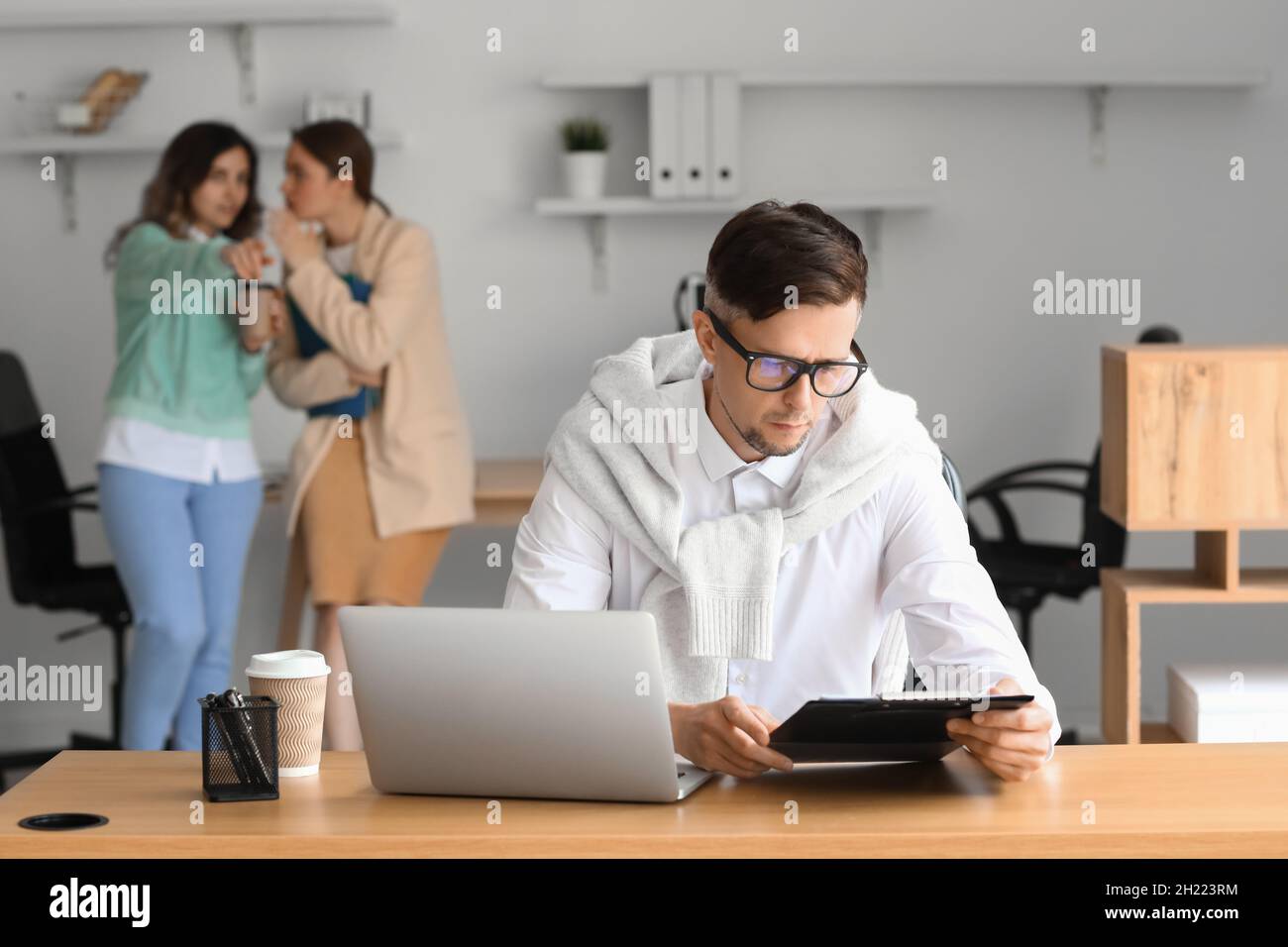 Women office bullying gossip hi-res stock photography and images - Alamy