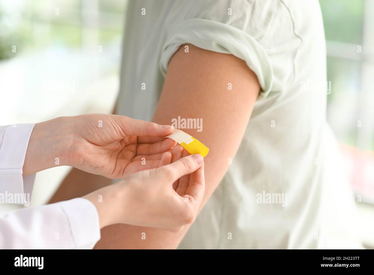 Doctor applying adhesive bandage hi-res stock photography and images ...