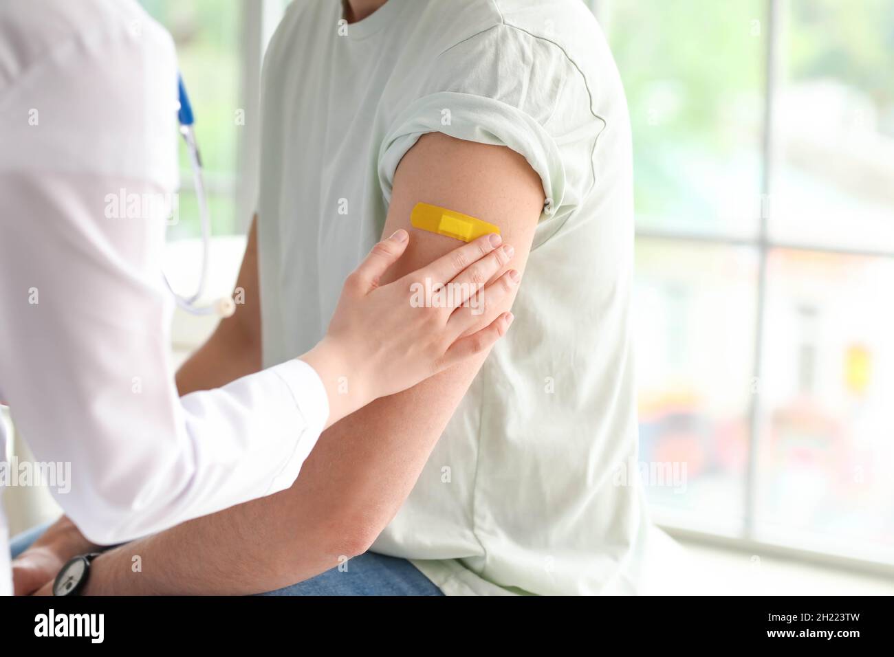 Doctor applying adhesive bandage hi-res stock photography and images ...