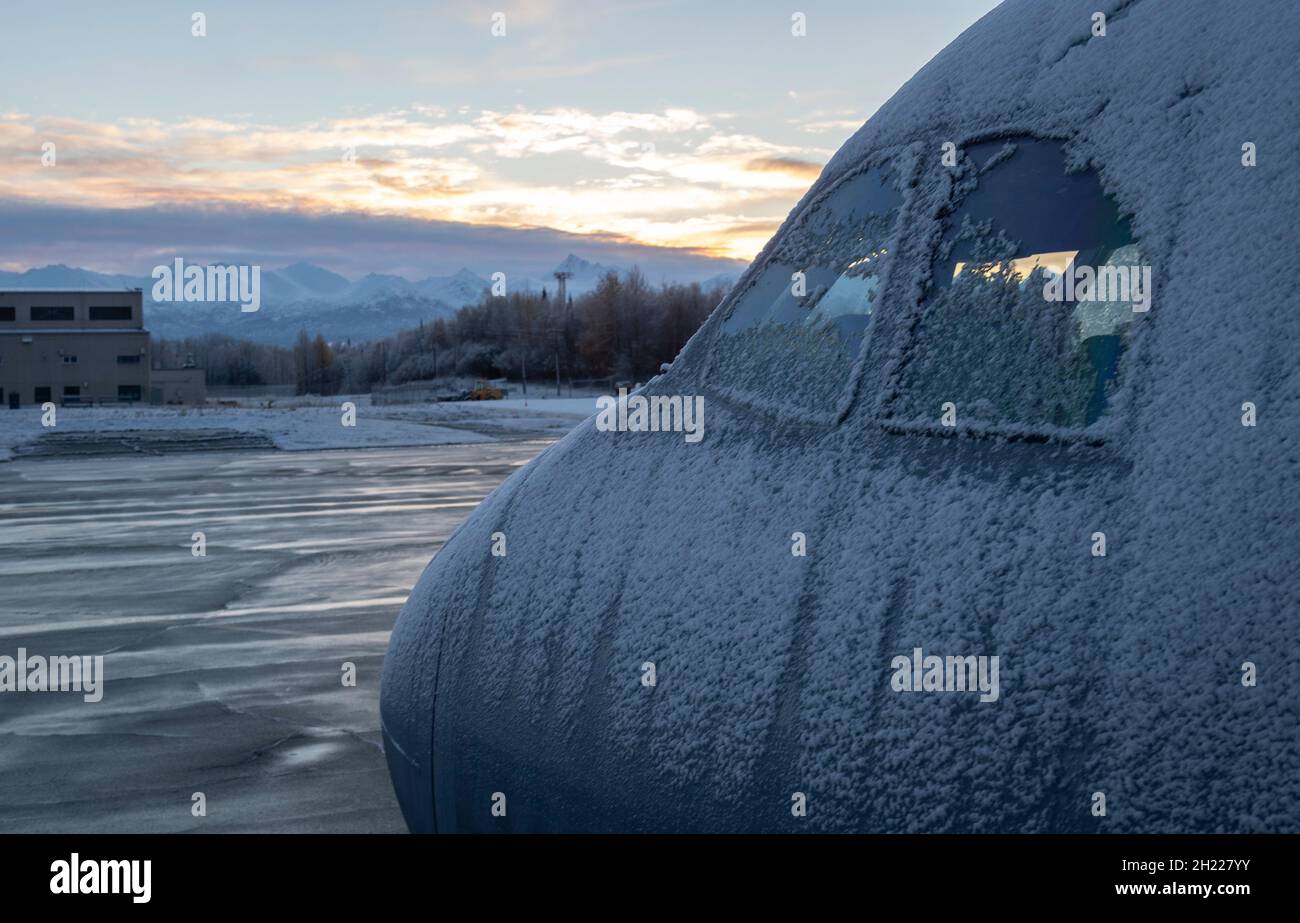A Royal Canadian Air Force CC-150T Polaris strategic airlift and air-to ...
