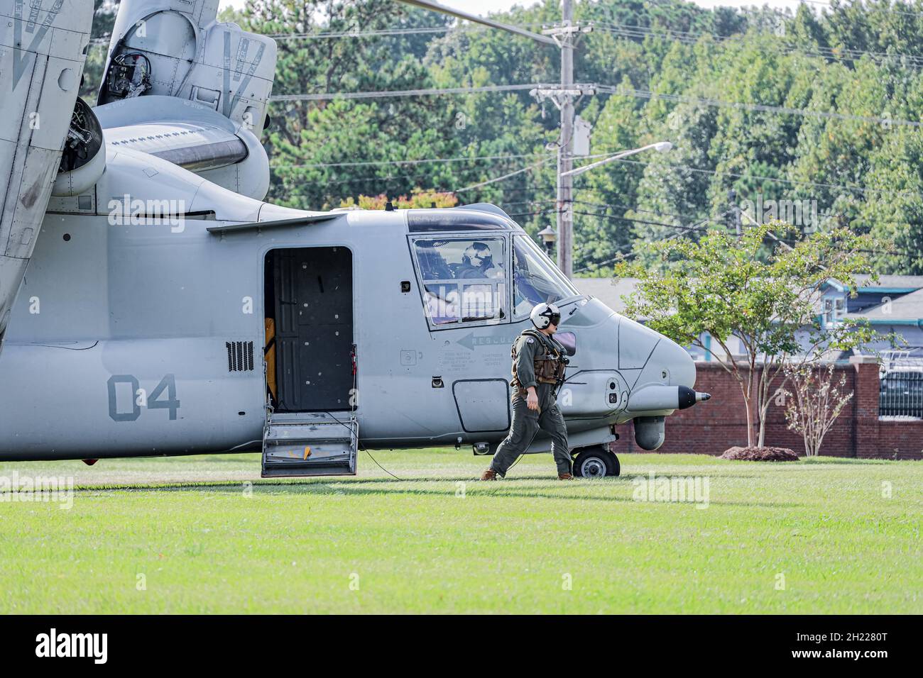 Marine Medium Tiltrotor Training Squadron (VMMT) 204 lands a MV-22 ...