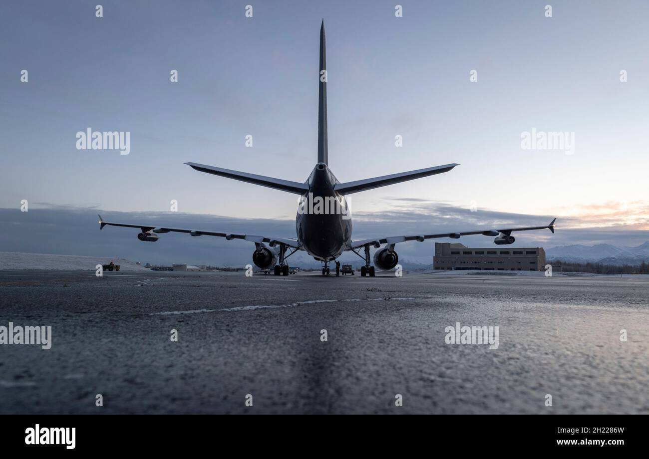 Royal Canadian Air Force CC-150T Polaris strategic airlift and air-to ...