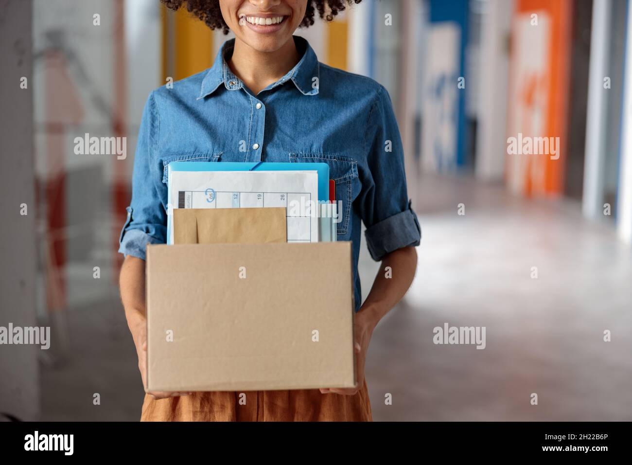 Smile woman box documents hi-res stock photography and images - Alamy