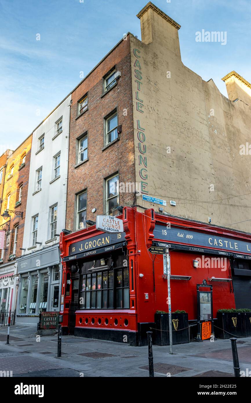 DUBLIN, IRELAND - Apr 23, 2021: A scenic shot of the streets of Dublin ...