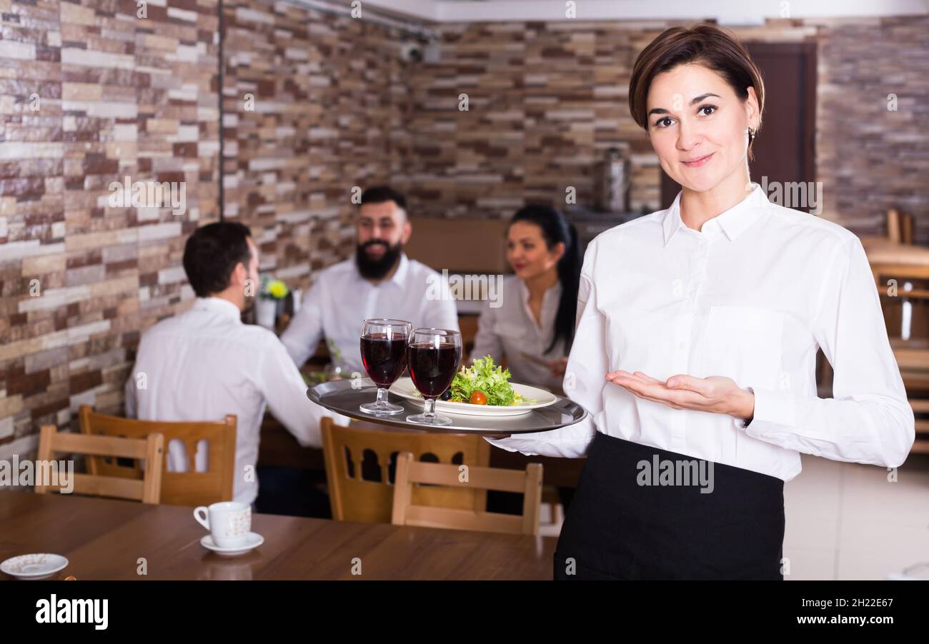 Female waitress customers hi-res stock photography and images - Alamy