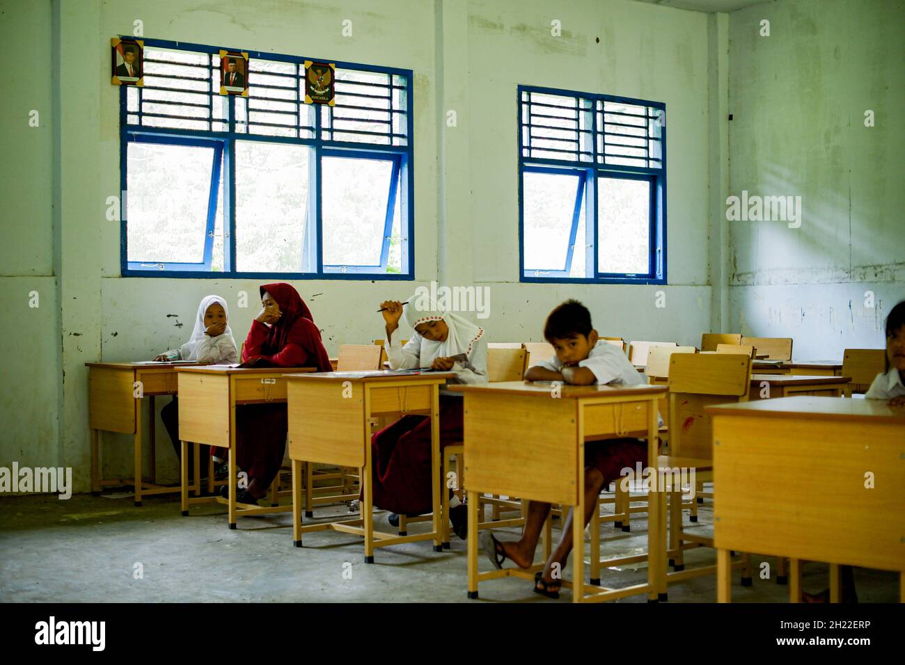 A class divided study hi-res stock photography and images - Alamy