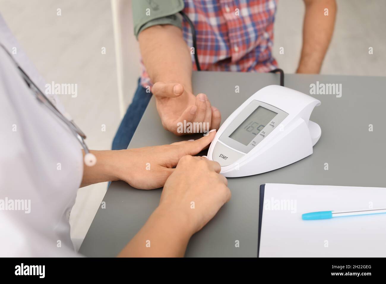 Doctor checking patient's blood pressure in hospital Stock Photo - Alamy