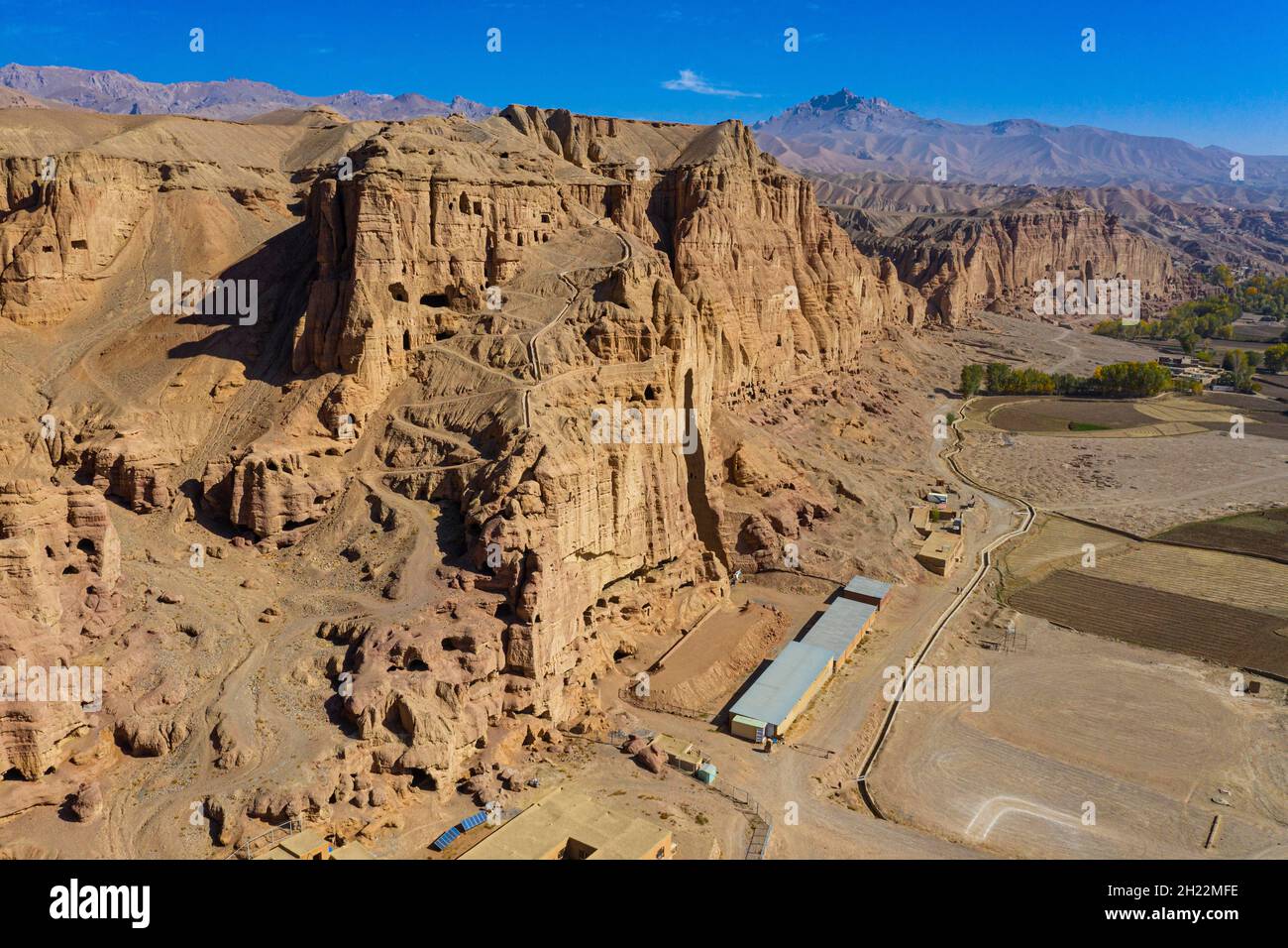 Statue of buddha bamyan afghanistan hi-res stock photography and images ...