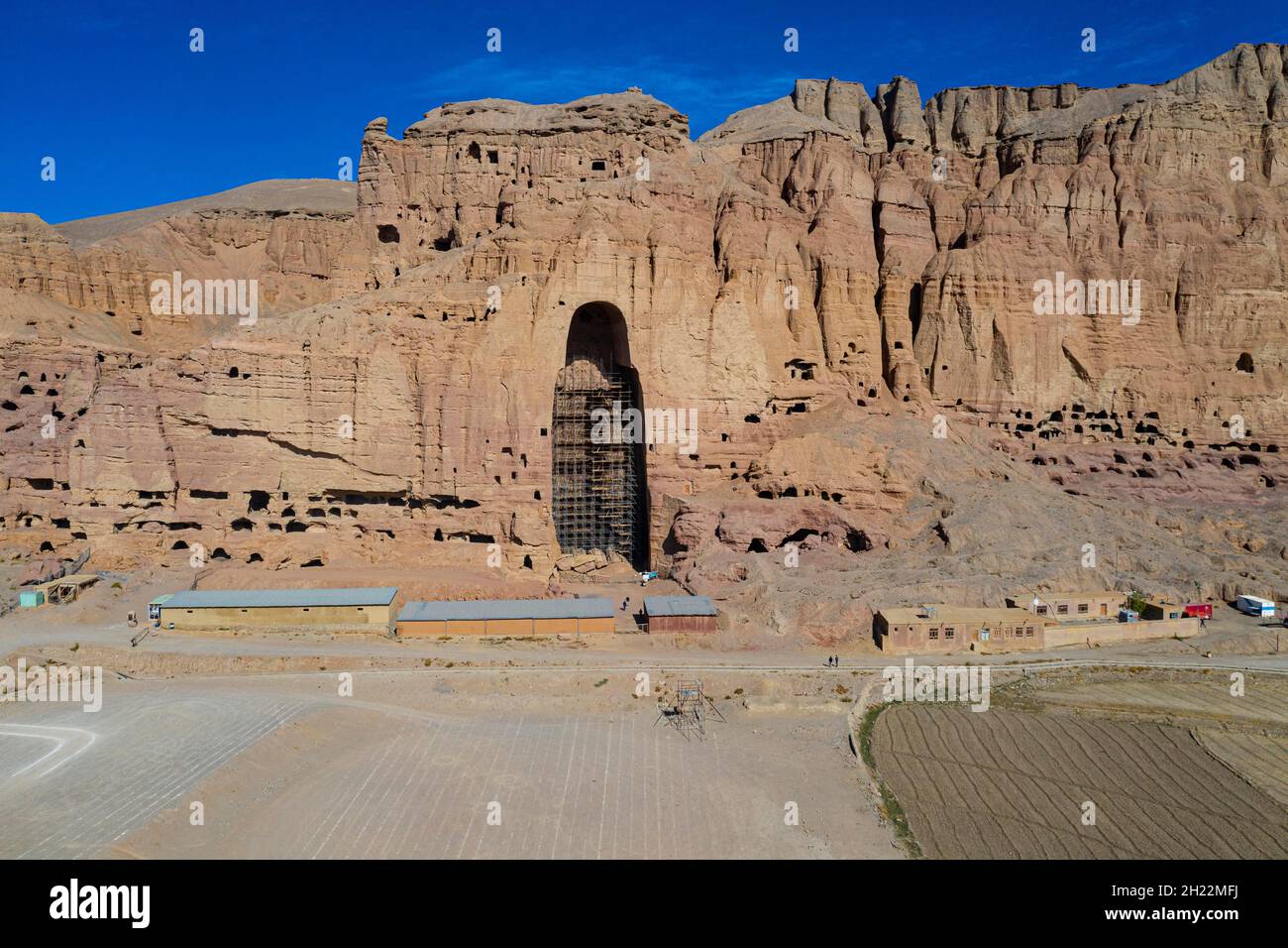 Statue of buddha bamyan afghanistan hi-res stock photography and images ...