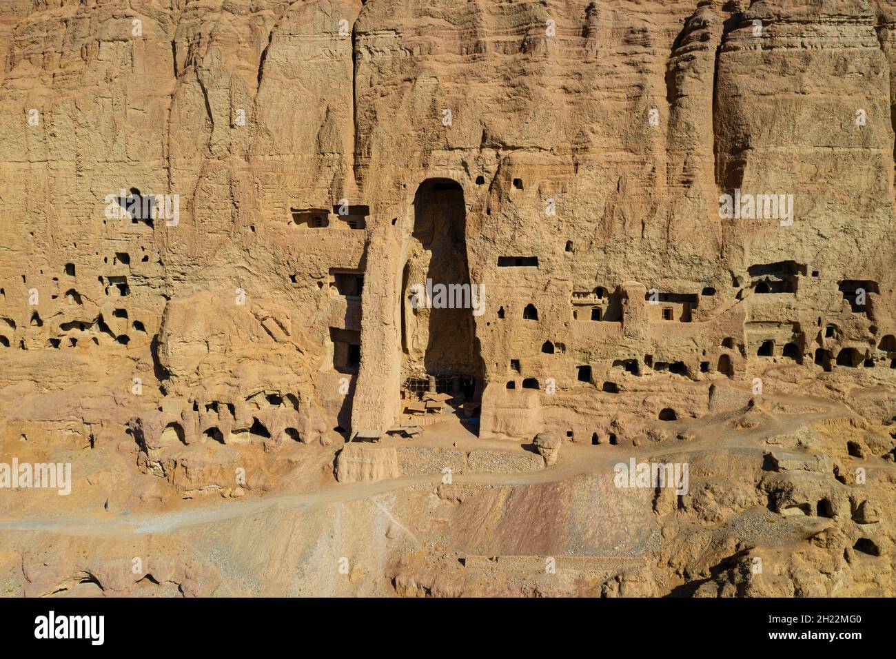 Statue of bamyan buddha hi-res stock photography and images - Alamy
