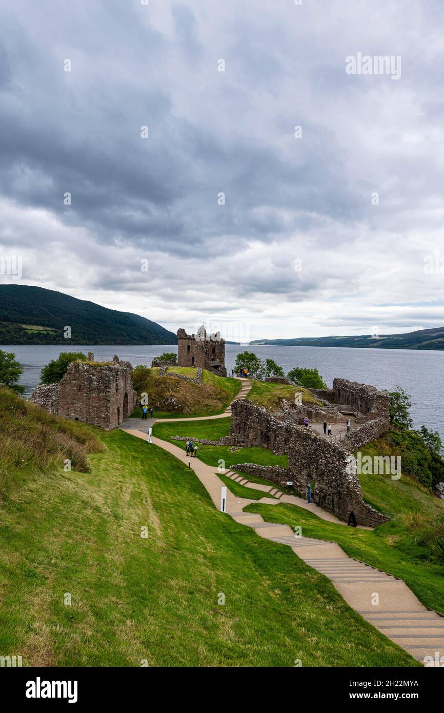 Scottish castle loch ness hi-res stock photography and images - Alamy