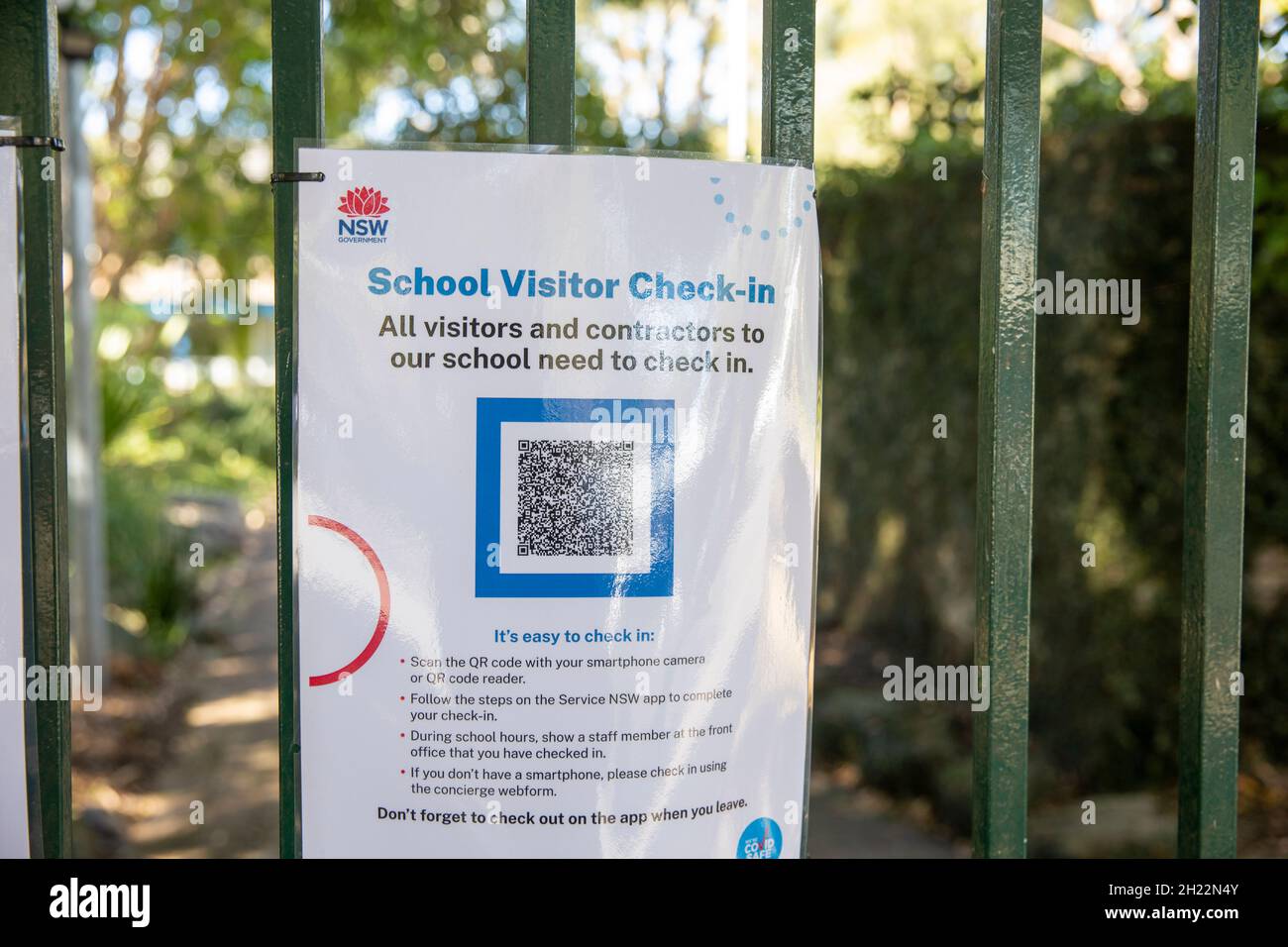 School visitor check in hi-res stock photography and images - Alamy