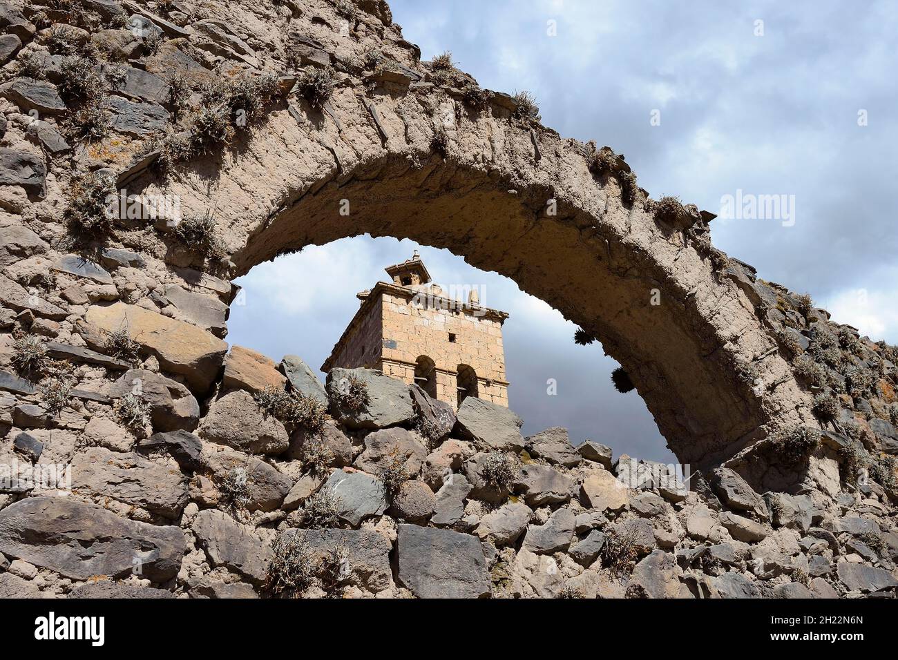 Church tower of the Iglesia Santo Domingo behind Inca ruins, Chucuito ...