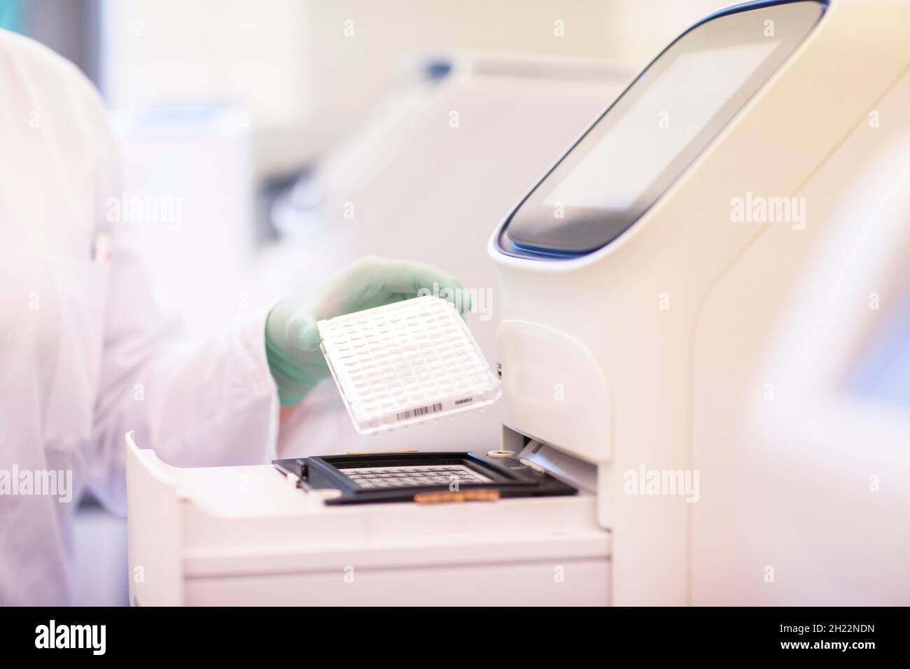 Laboratory apparatus hi-res stock photography and images - Alamy