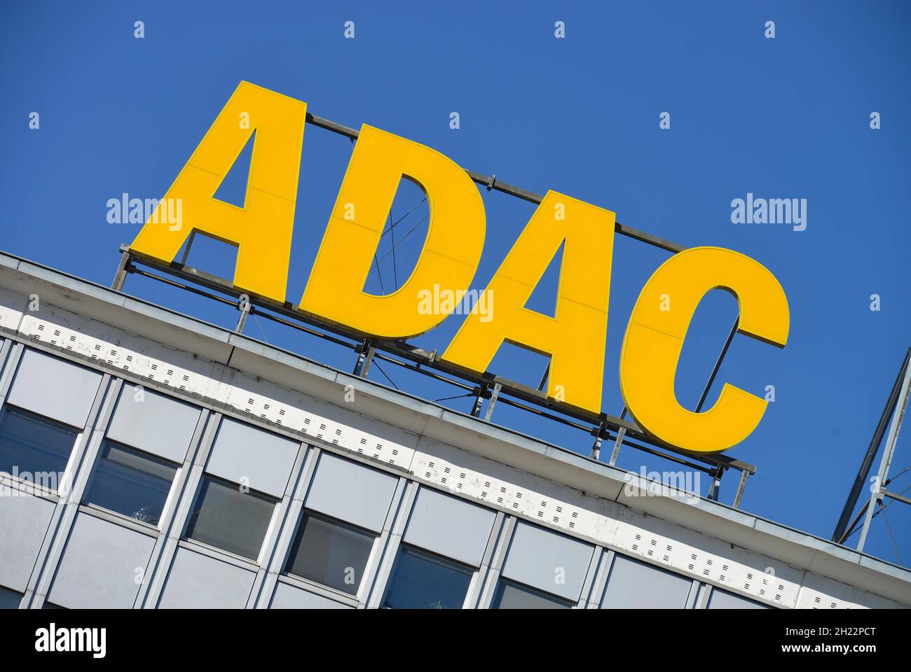Adac logo hi-res stock photography and images - Alamy