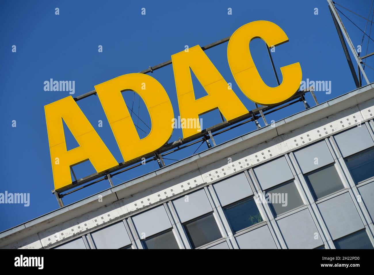 Adac logo hi-res stock photography and images - Alamy