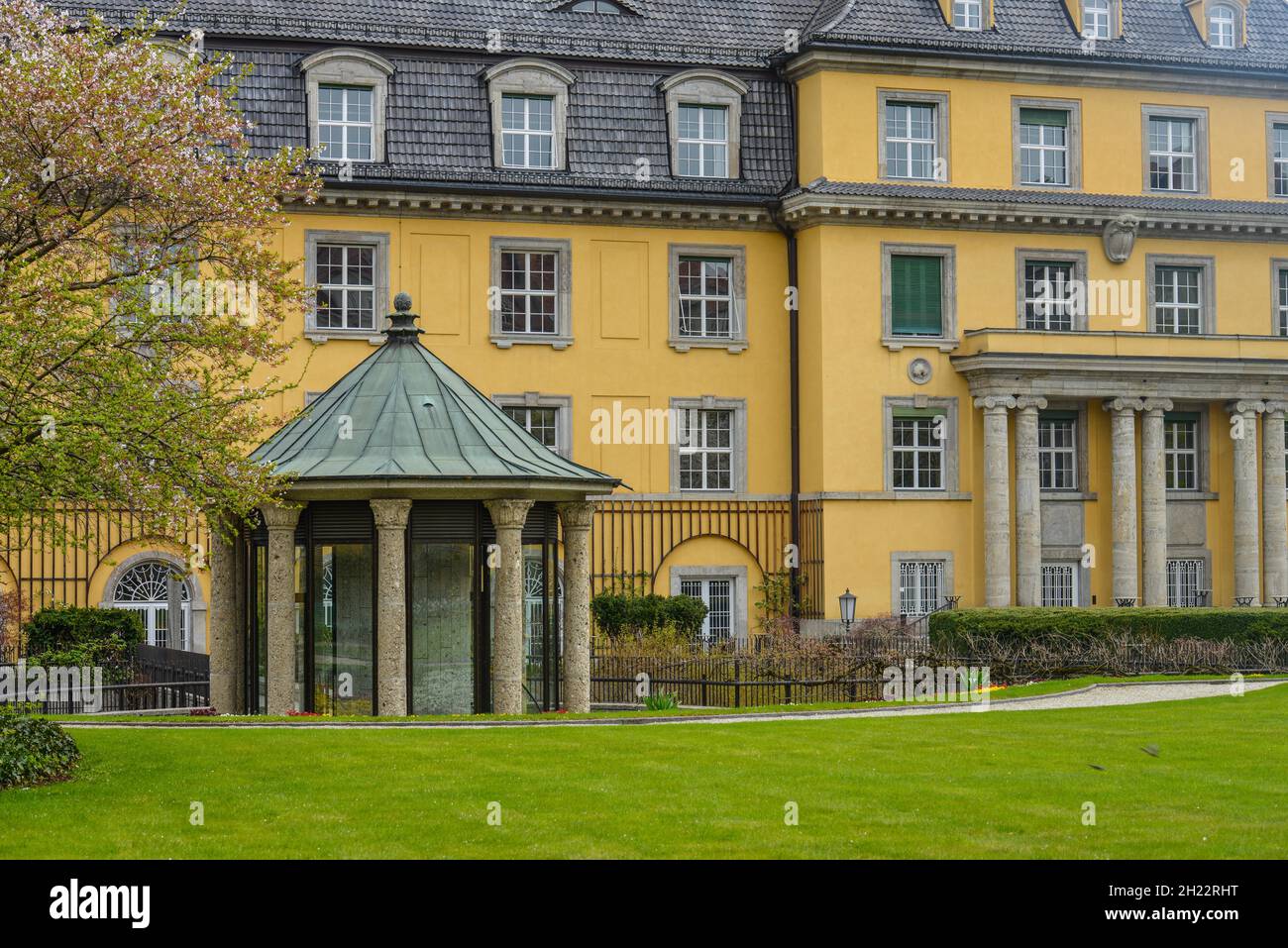Main Building, Munich Reinsurance, Koeniginstrasse, Munich, Bavaria ...