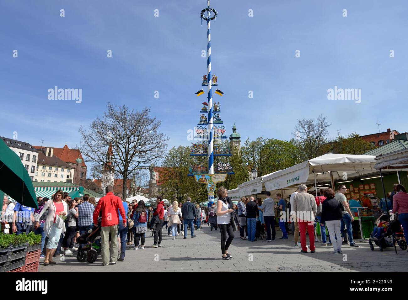 Maypole, Viktualienmakt, Munich, Bavaria, Germany Stock Photo - Alamy