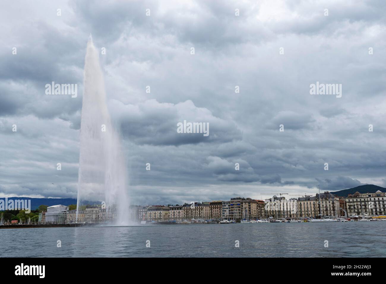 Jet d'Eau fountain, Lake Geneva, Geneva, Switzerland Stock Photo - Alamy