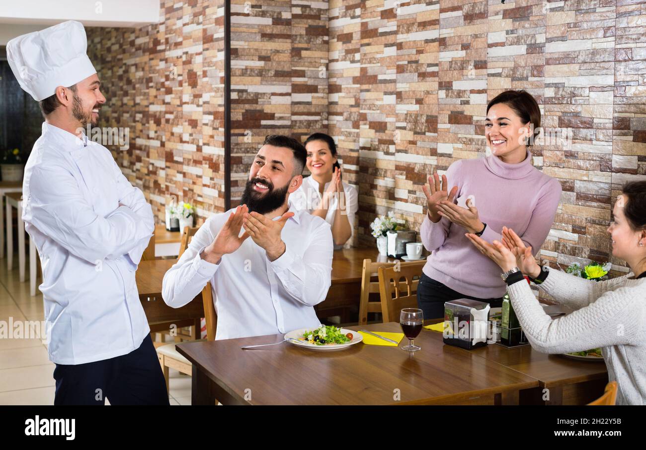 Happy chef listens to praise of the food Stock Photo - Alamy