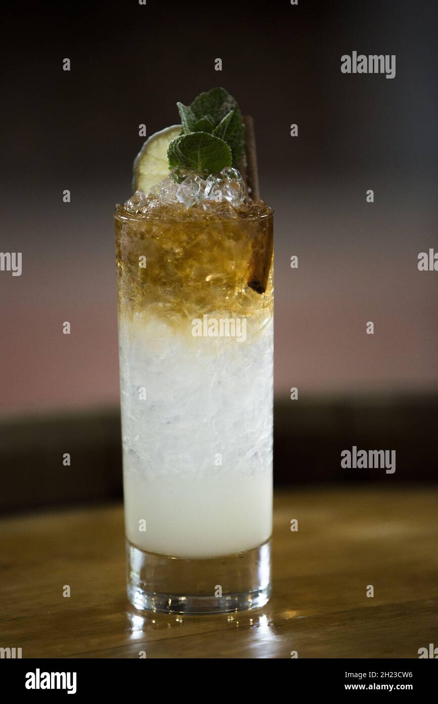 Vintage bourbon cocktail art hi-res stock photography and images - Alamy