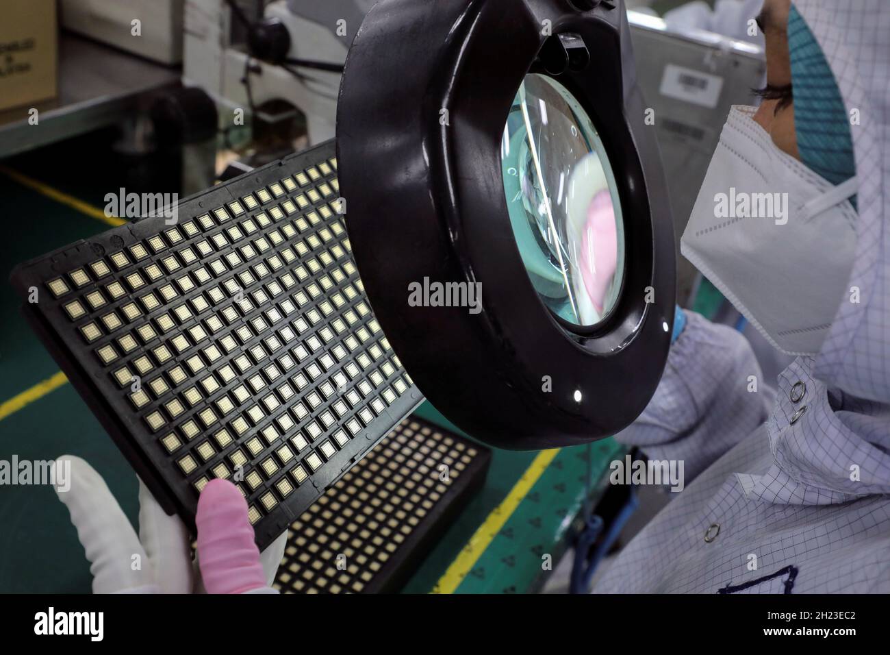 Semiconductor packaging hi-res stock photography and images - Alamy