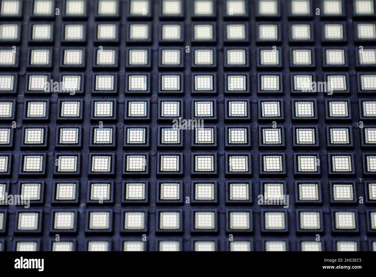 Semiconductor chips hi-res stock photography and images - Alamy