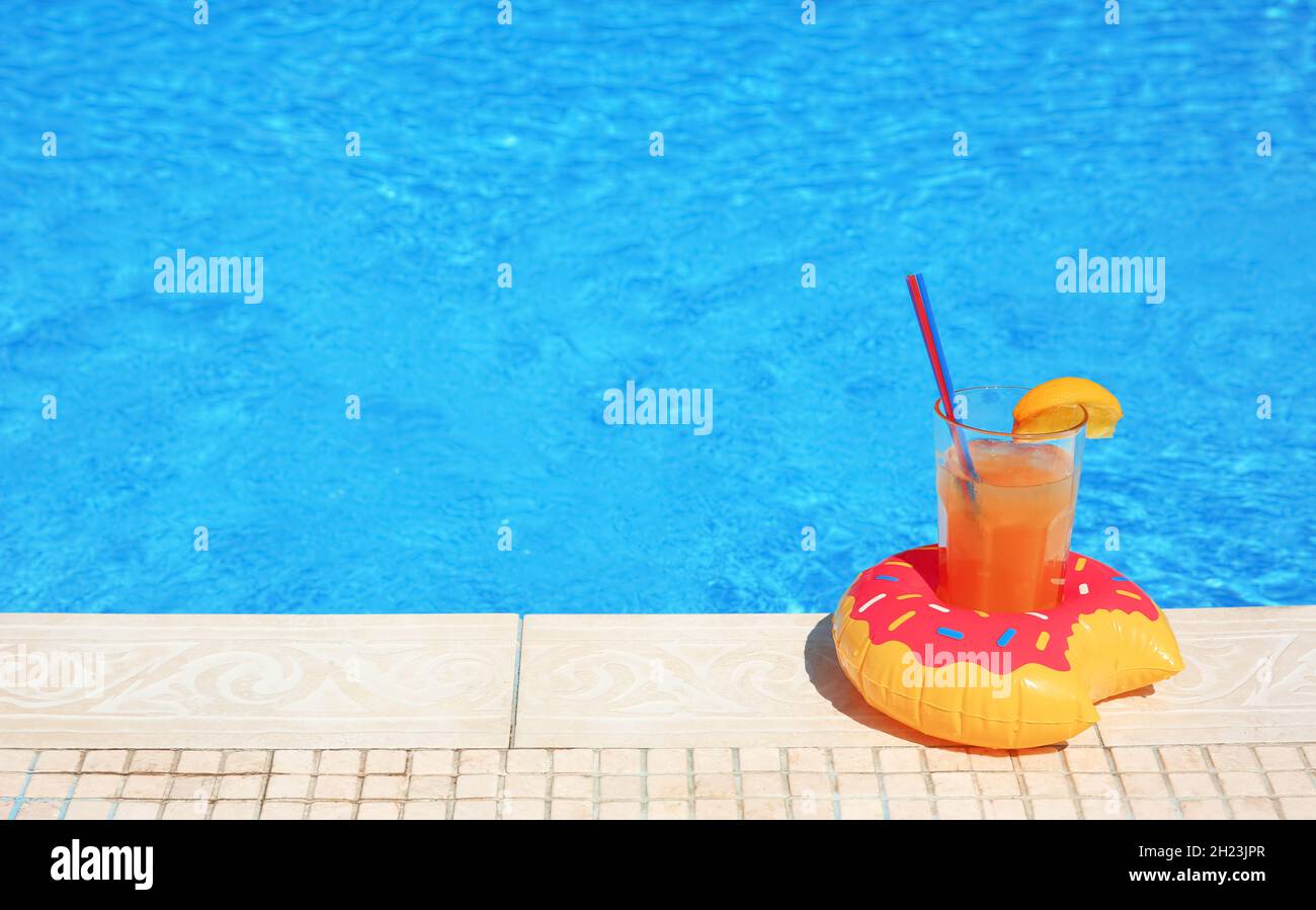 Tasty refreshing cocktail on edge of swimming pool Stock Photo - Alamy
